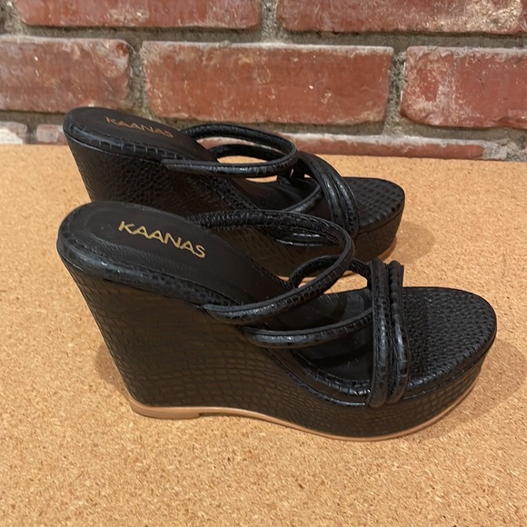 Kaanas | Shoes | Kaanas X Revolve Lauren Wedge Black New | Poshmark